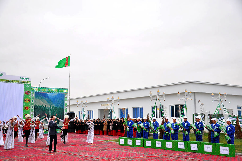 New greenhouse complex will specialize in growing seedlings for ...